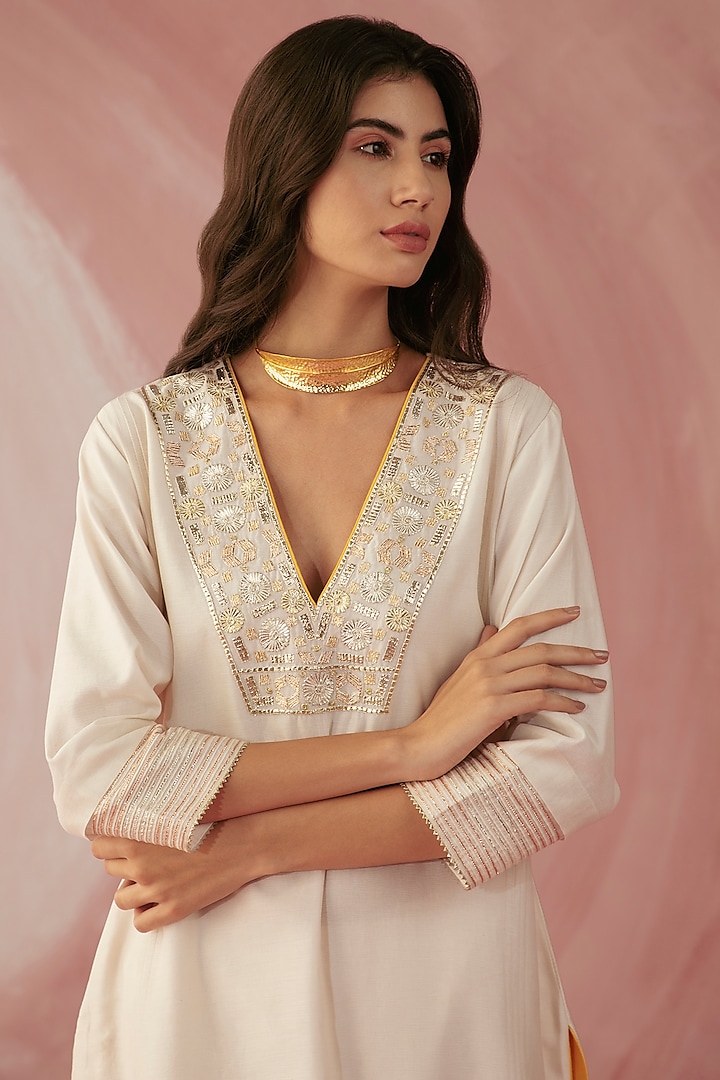 Ivory Silk Chanderi Kurta Set by Sureena Chowdhri at Pernia's Pop Up ...