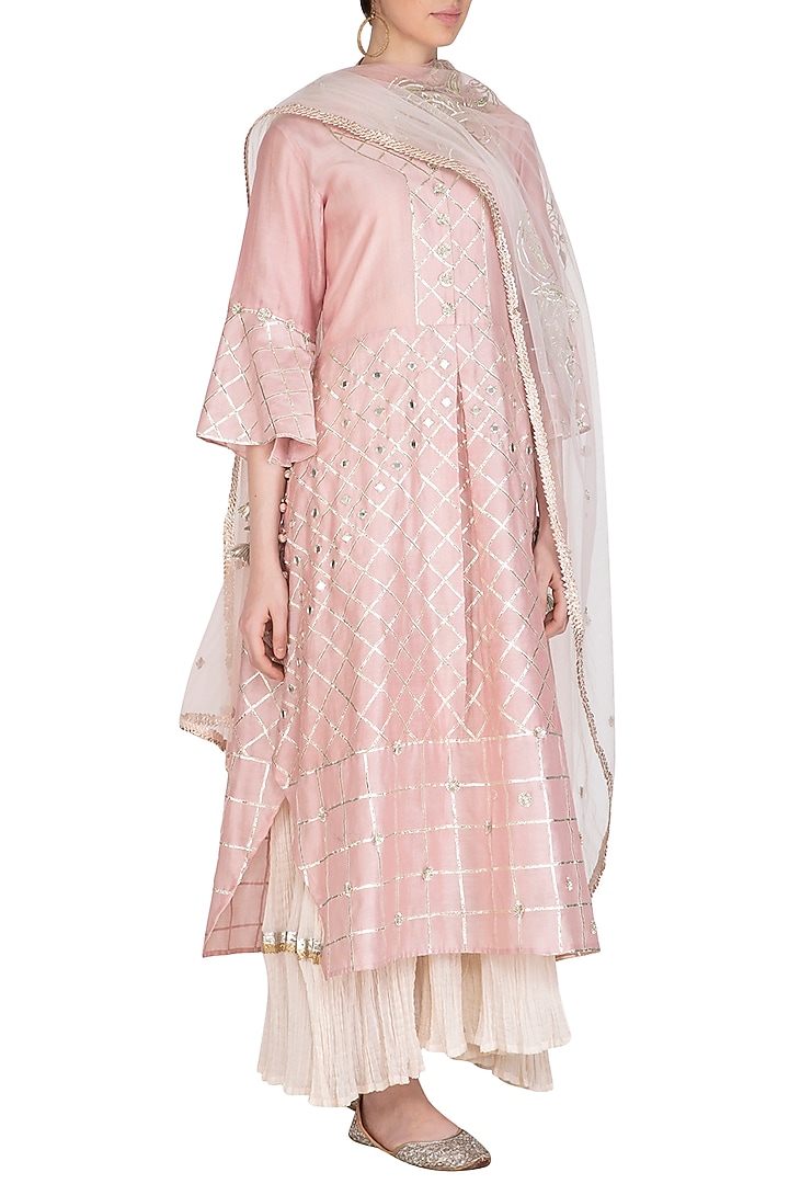 Onion Pink & Beige Embroidered Kurta Set by Swati Jain at Pernia's Pop ...