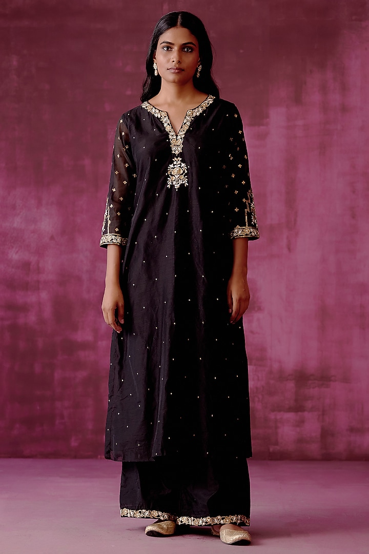 Black Embroidered Kurta Set by Pouli Pret at Pernia's Pop Up Shop 2025