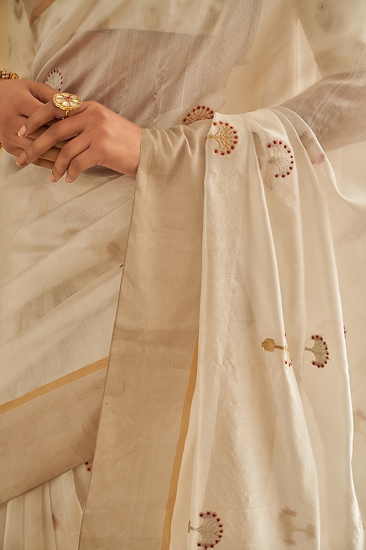 White Pattu Chanderi Silk Handwoven Saree Set by Taisha at Pernia's Pop ...
