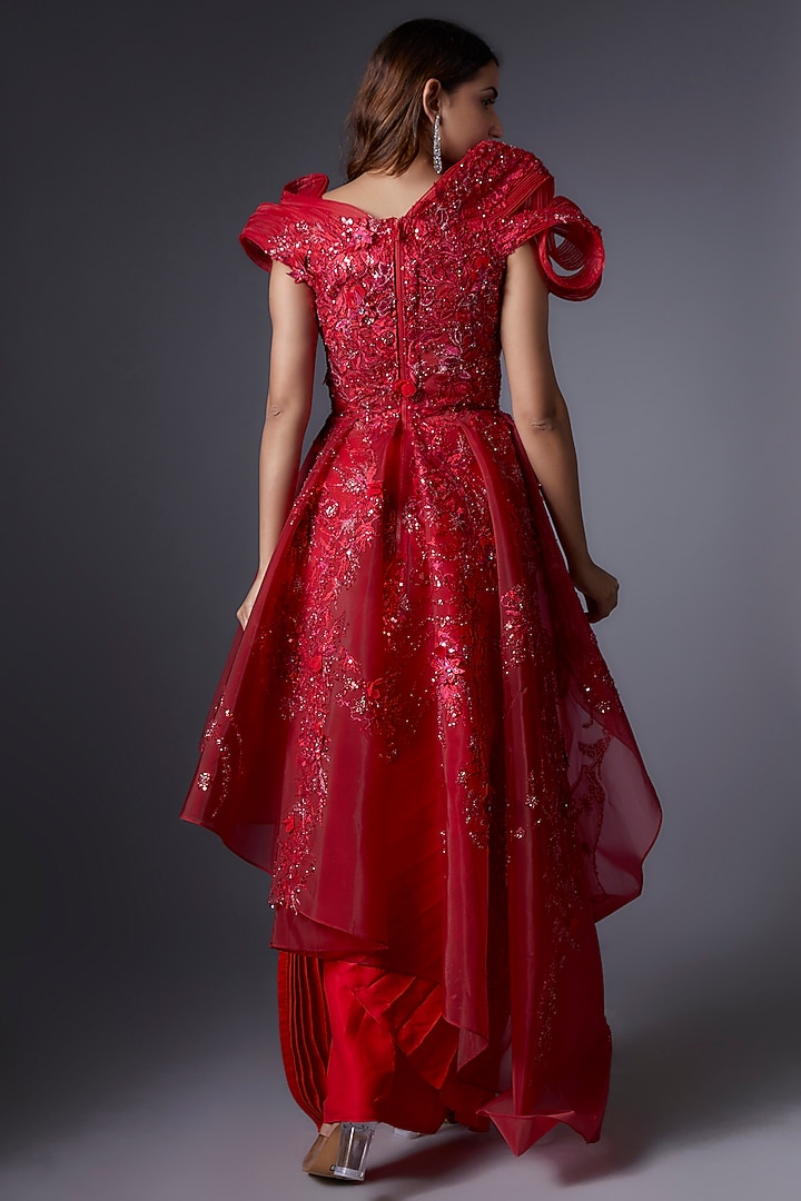 Red Mesh & Metallic Cape Set by Tanieya Khanuja at Pernia's Pop Up Shop ...