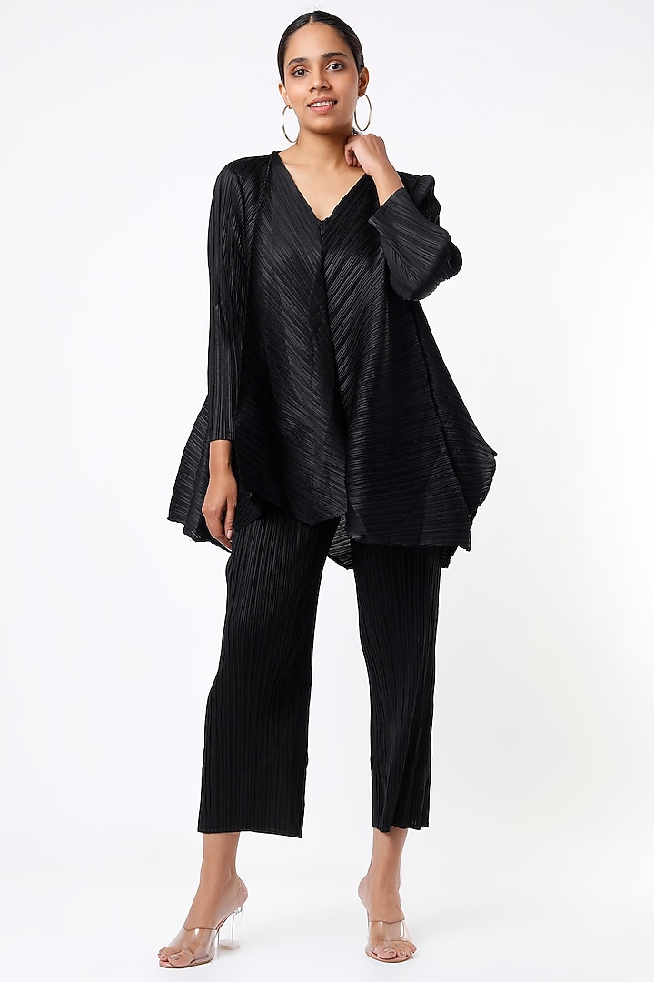 Black Pleated Co-Ord Set Design by Tasuvure at Pernia's Pop Up Shop 2024