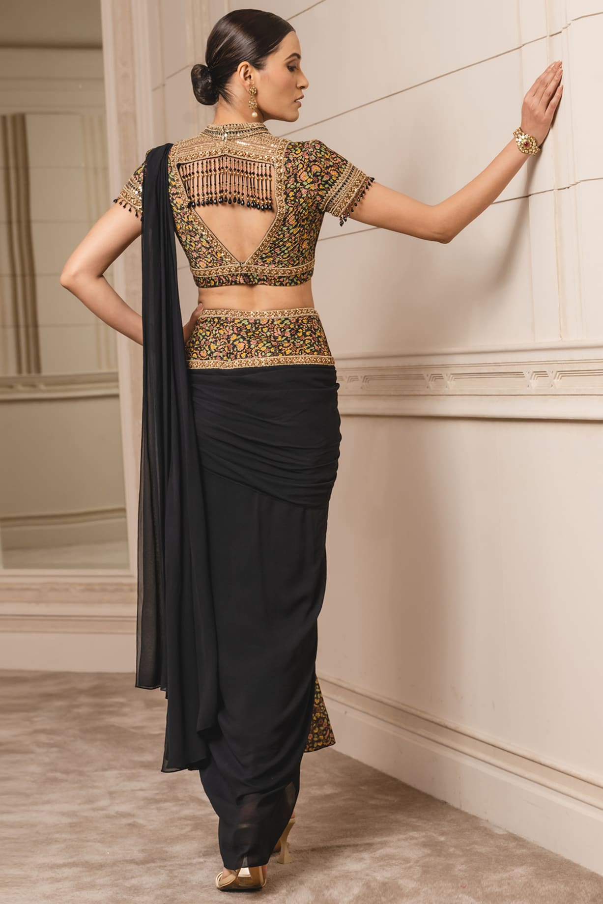 Black Georgette Pre-Draped Saree Set by Tarun Tahiliani at Pernia's Pop ...
