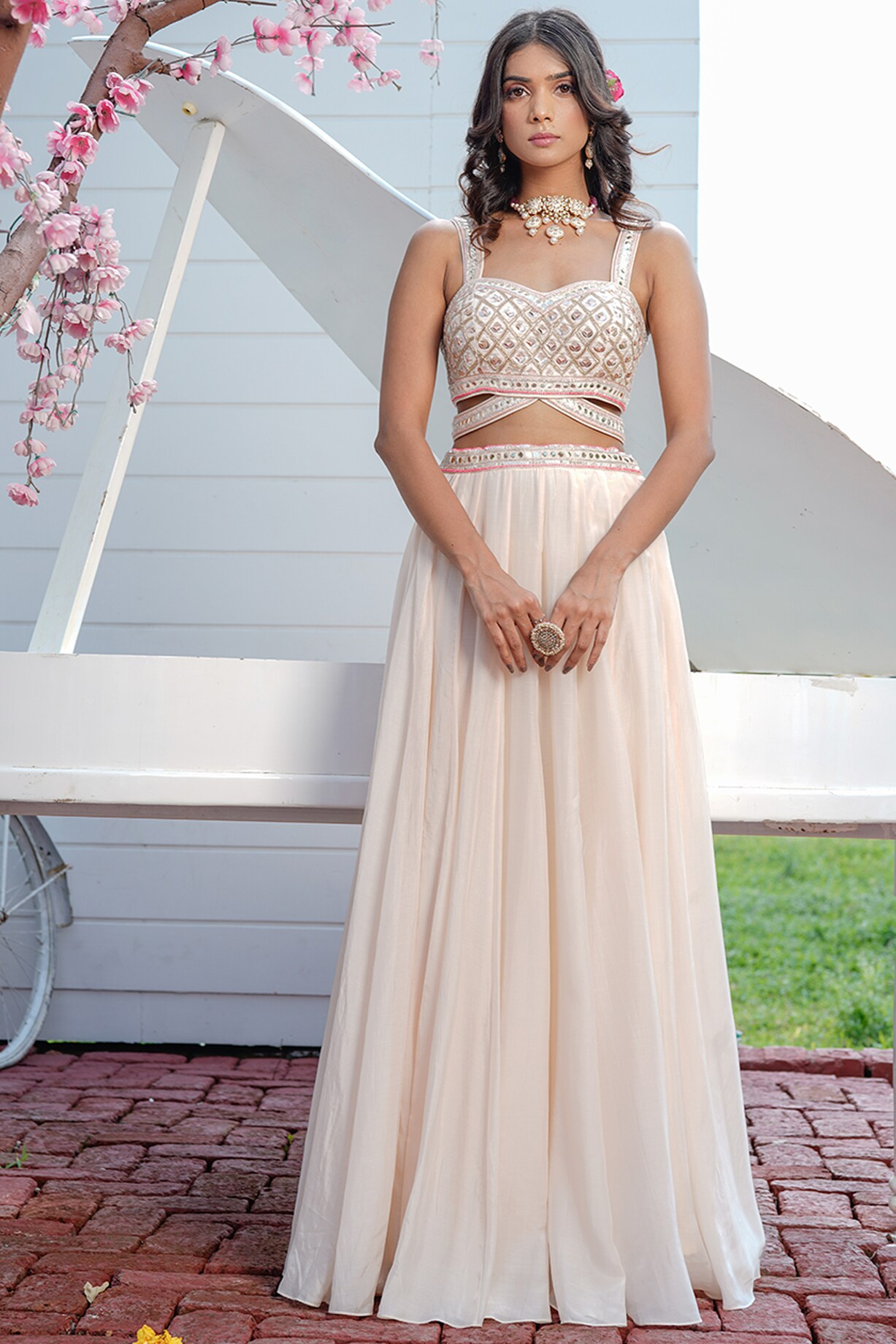 Bush Cream Pink Silk Jacket Wedding Lehenga Set by Tamaraa By Tahani at ...