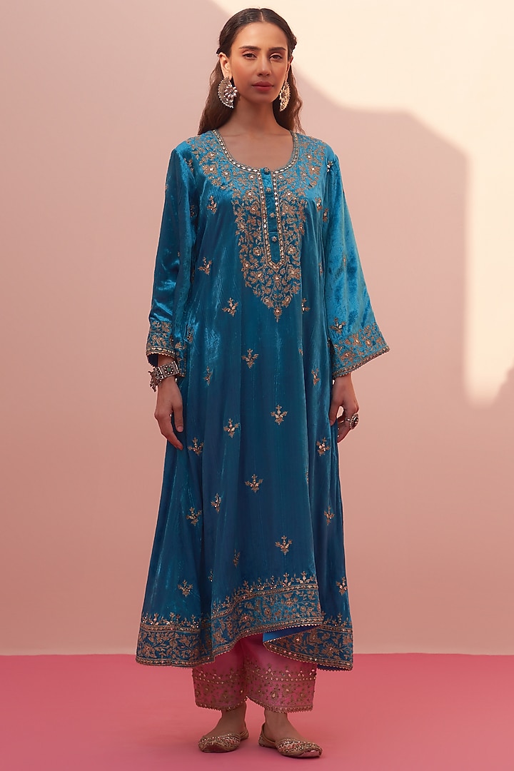 Firozi Velvet Embroidered Choga Set by Angad Singh at Pernia's Pop Up ...