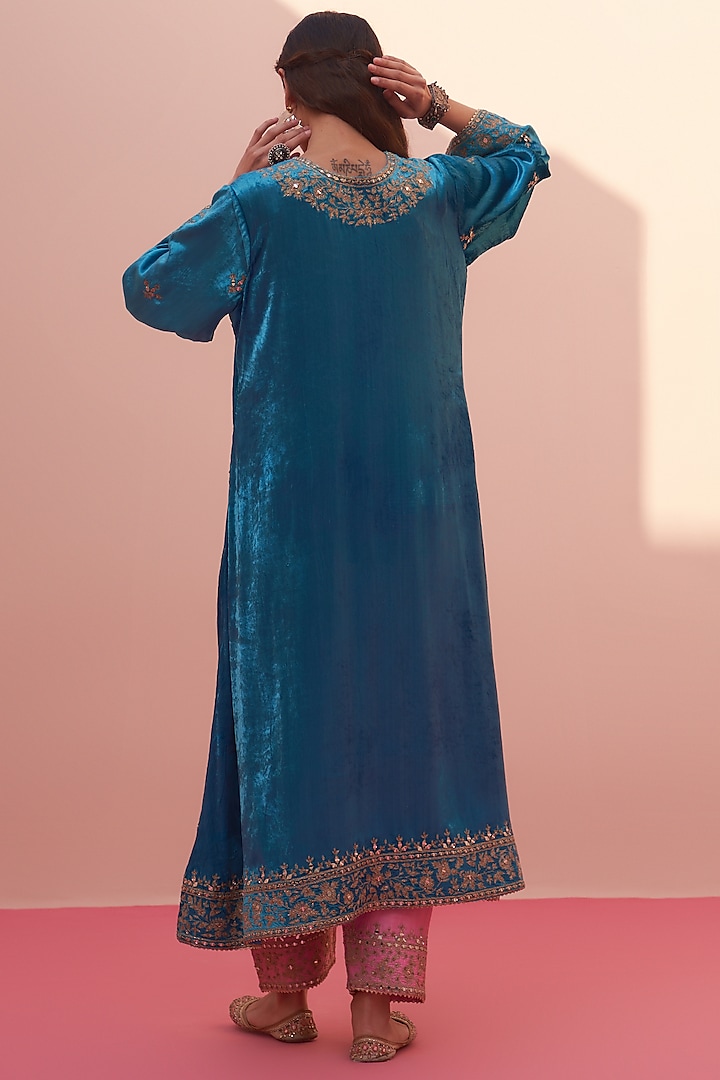 Firozi Velvet Embroidered Choga Set by Angad Singh at Pernia's Pop Up ...