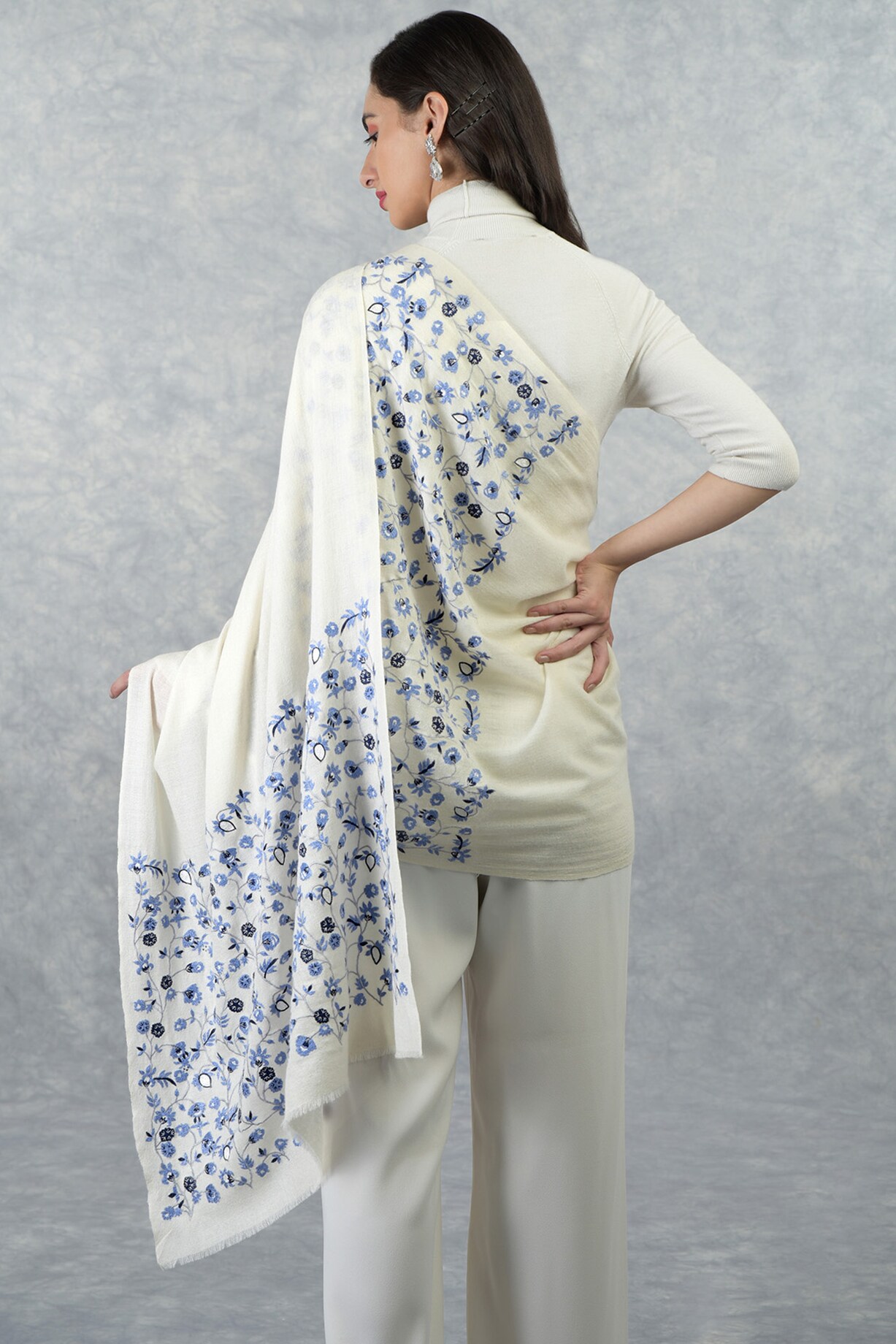Ivory Floral Embroidered Stole Design by Talking Threads at Pernia's ...