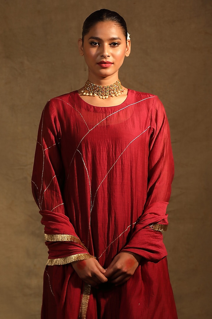 Maroon Silk Chanderi Hand Embroidered Kurta Set by Trendy Tokari at ...