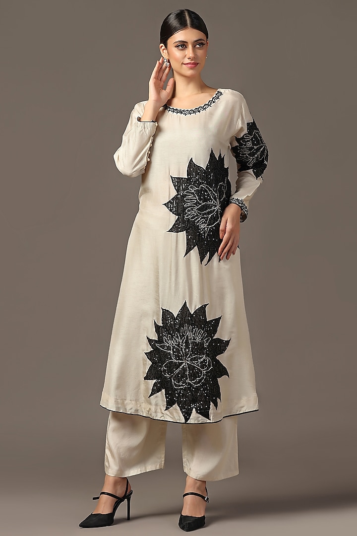 White Silk Starburst Sequins Embroidered Kurta Set by Two Sisters By Gyans at Pernia's Pop Up ...