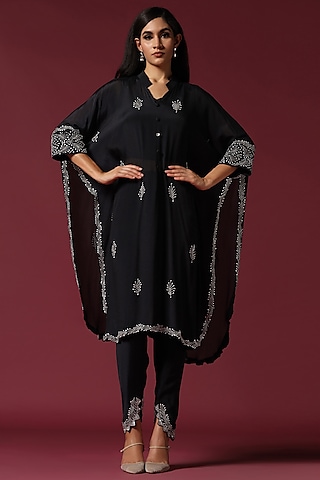 Black Chiffon Hand Embroidered Kurta Set by Two Sisters By Gyans at Pernia's Pop Up Shop 2025