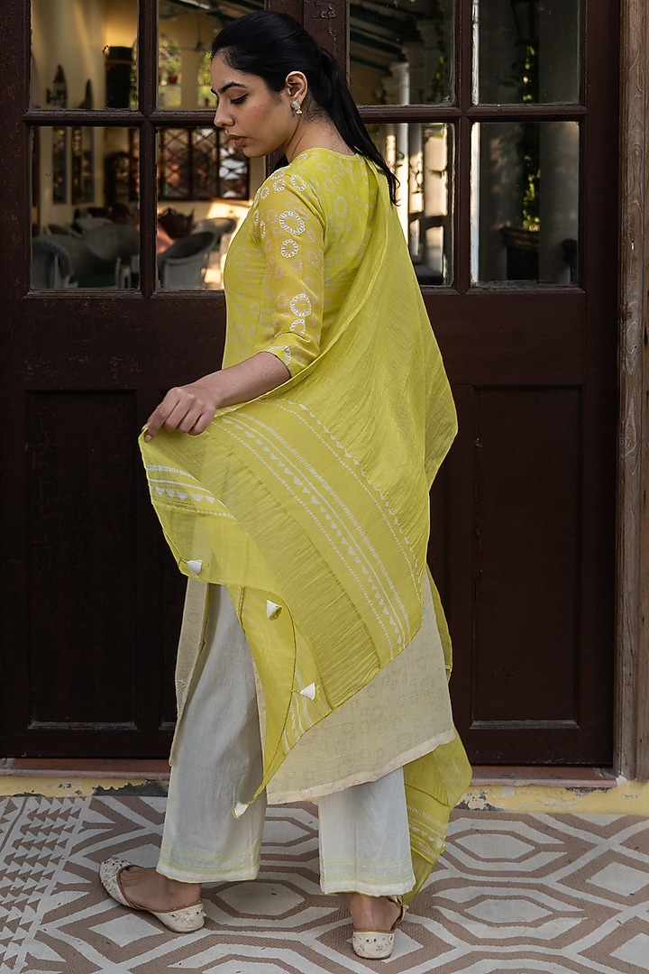 Lime Ombre Muslin Cotton Kurta Set by Vaayu at Pernia's Pop Up Shop 2025