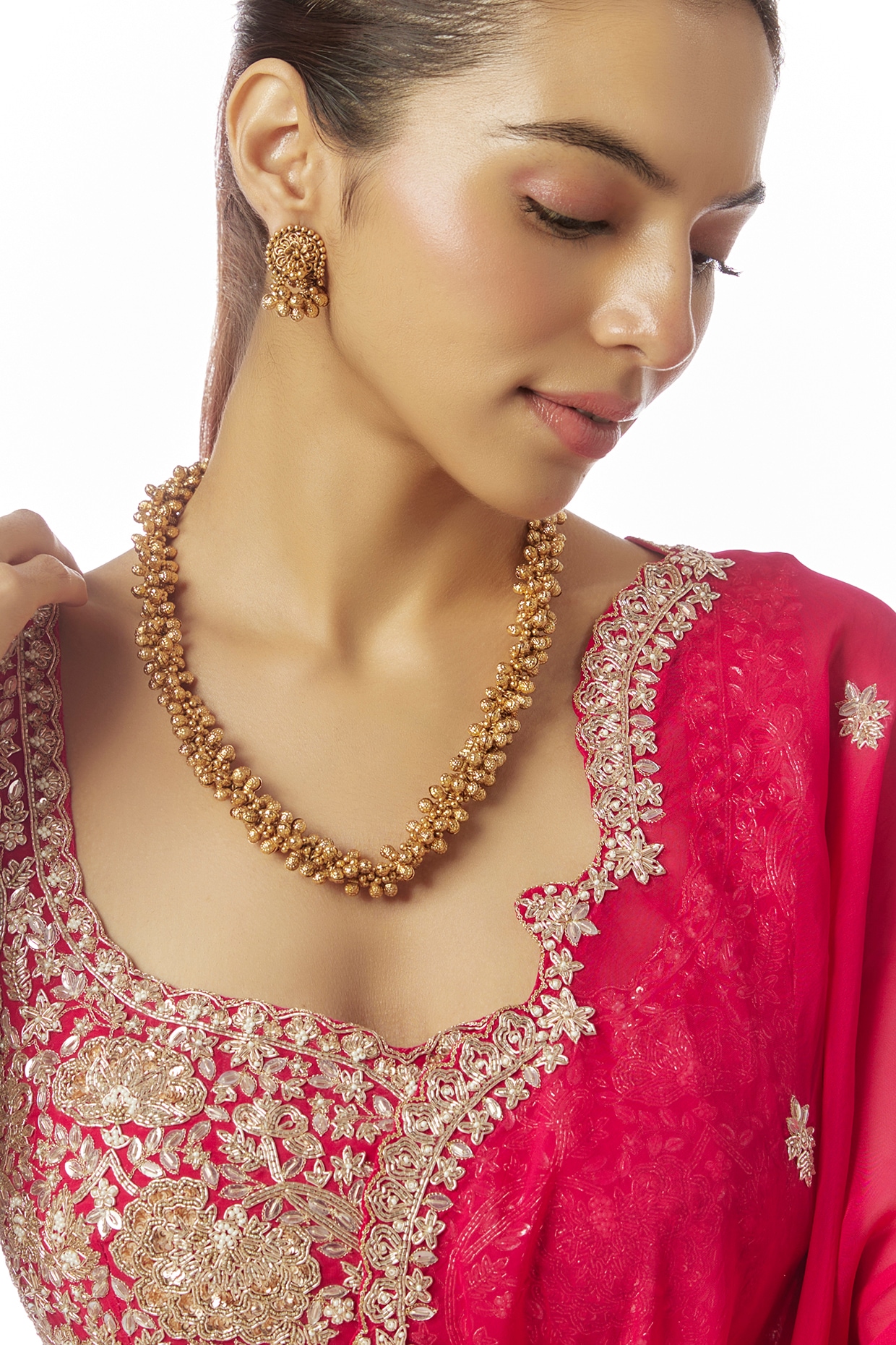 Gold Finish Temple Mala Set by VASTRAA Jewellery at Pernia's Pop Up ...