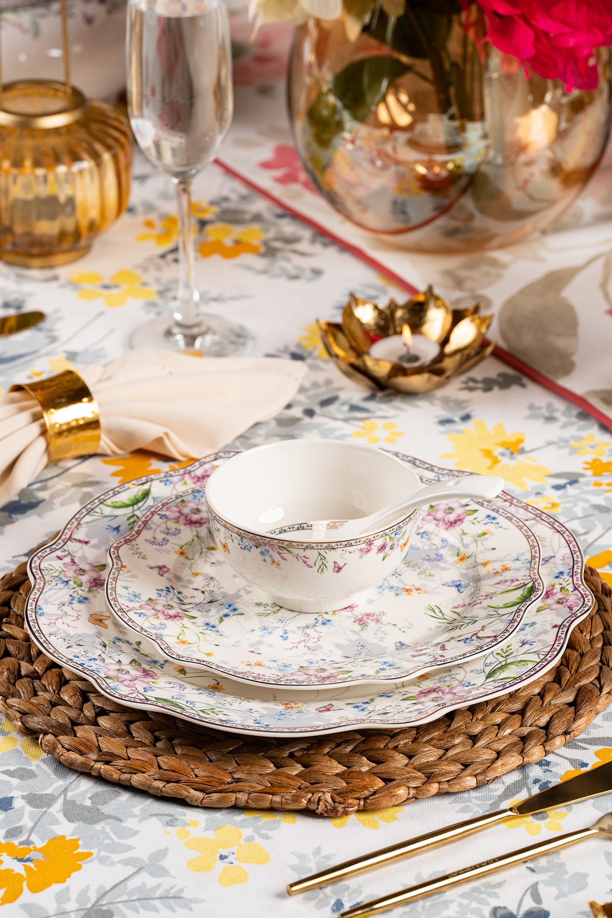 White Finest Premium Porcelain Floral Dinner Set by Vigneto at Pernia's ...