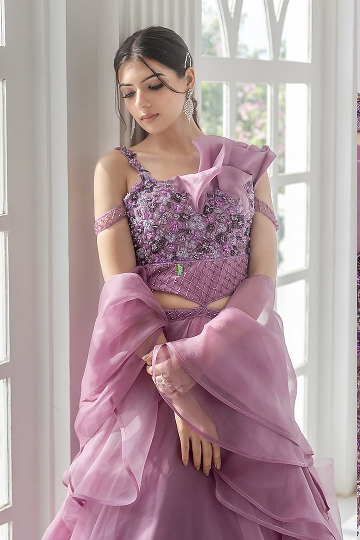 Onion Pink Organza Cutdana Embroidered Gown by Vridhi Somaani at Pernia ...