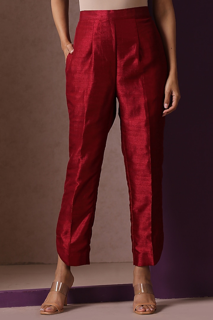 Maroon Velvet Embroidered Pehran Kurta Set Design by Wazir C at Pernia ...